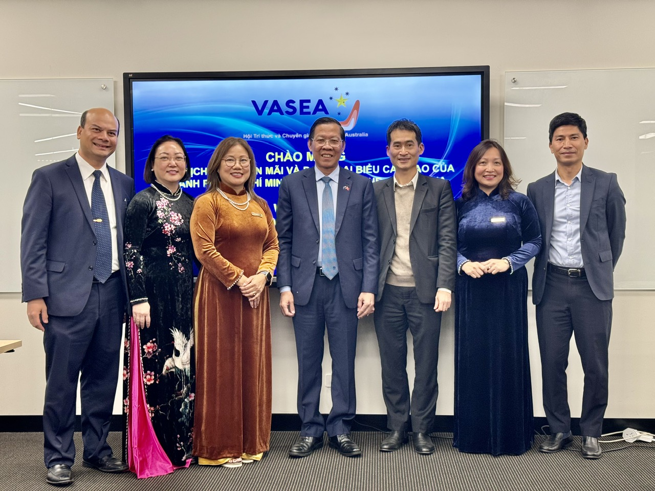 VASEA welcome Chairman Phan Van Mai and HoChiMinh City high ranking ...